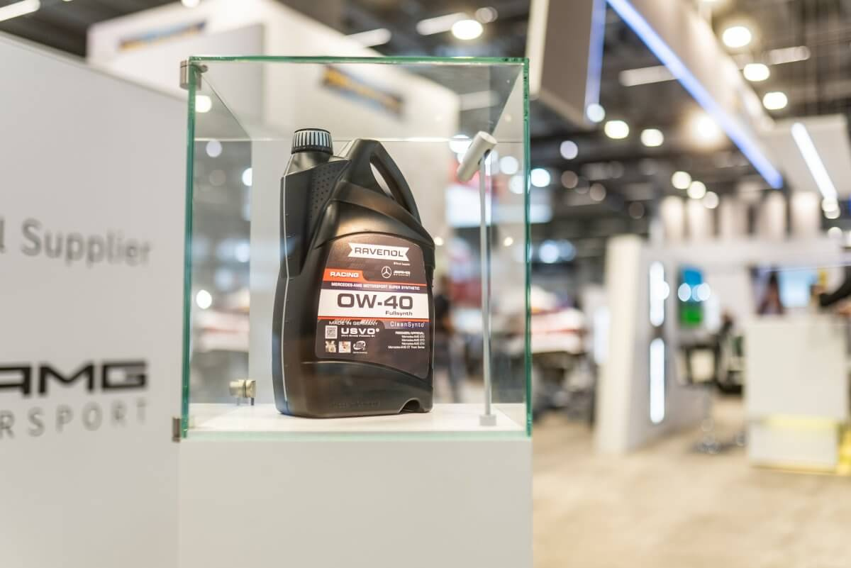 Neues Ravenol-Motoröl für die Rennstrecke: Ravenol und AMG präsentieren ...